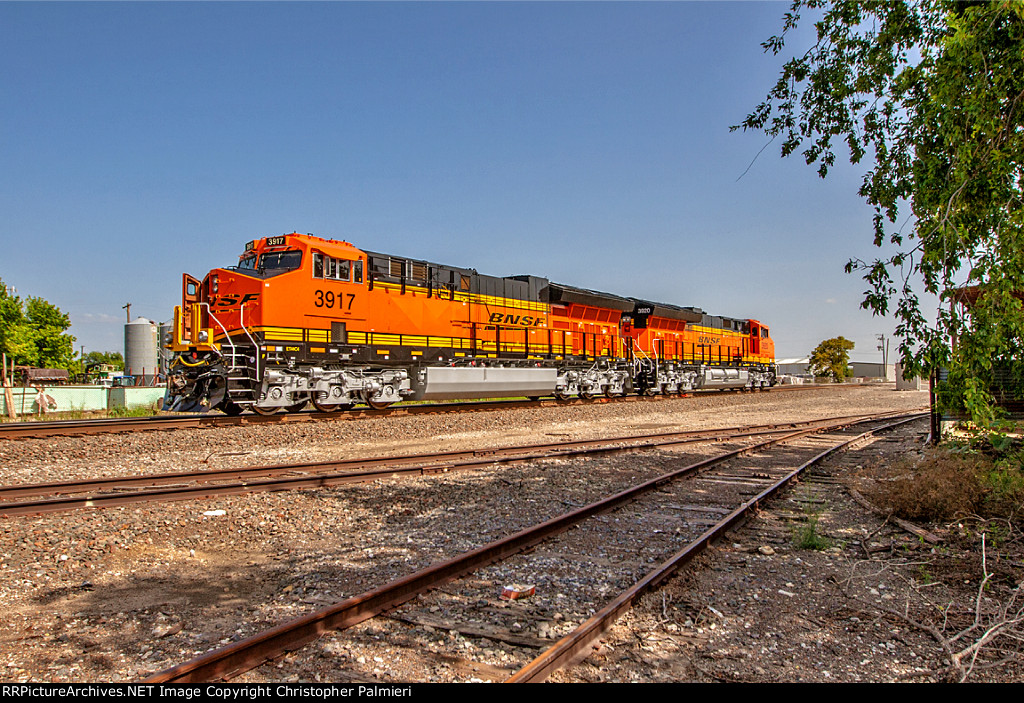 BNSF 3917 and BNSF 3920